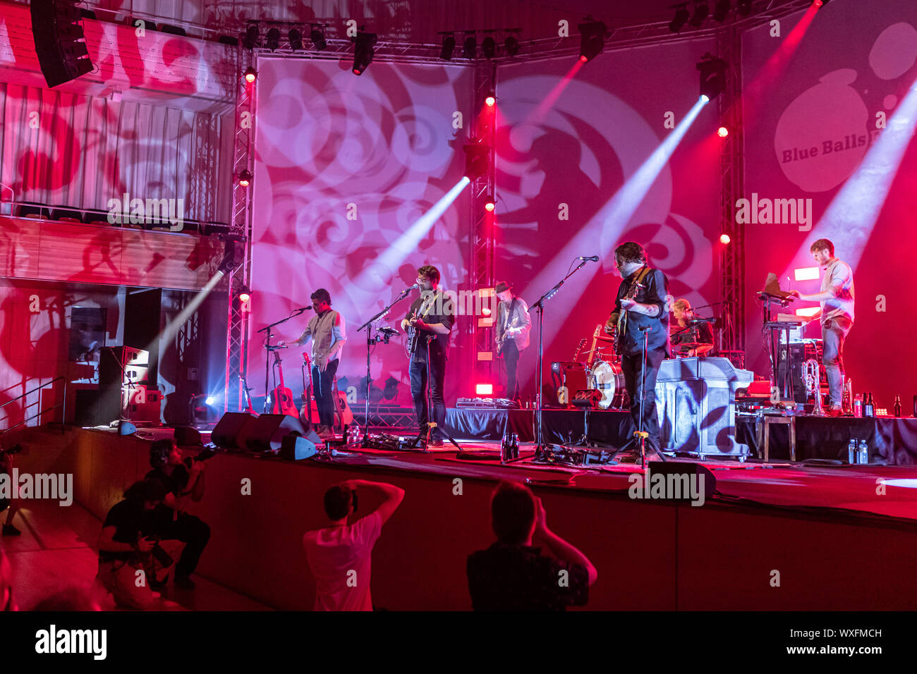 Bears den band hi-res stock photography and images - Alamy