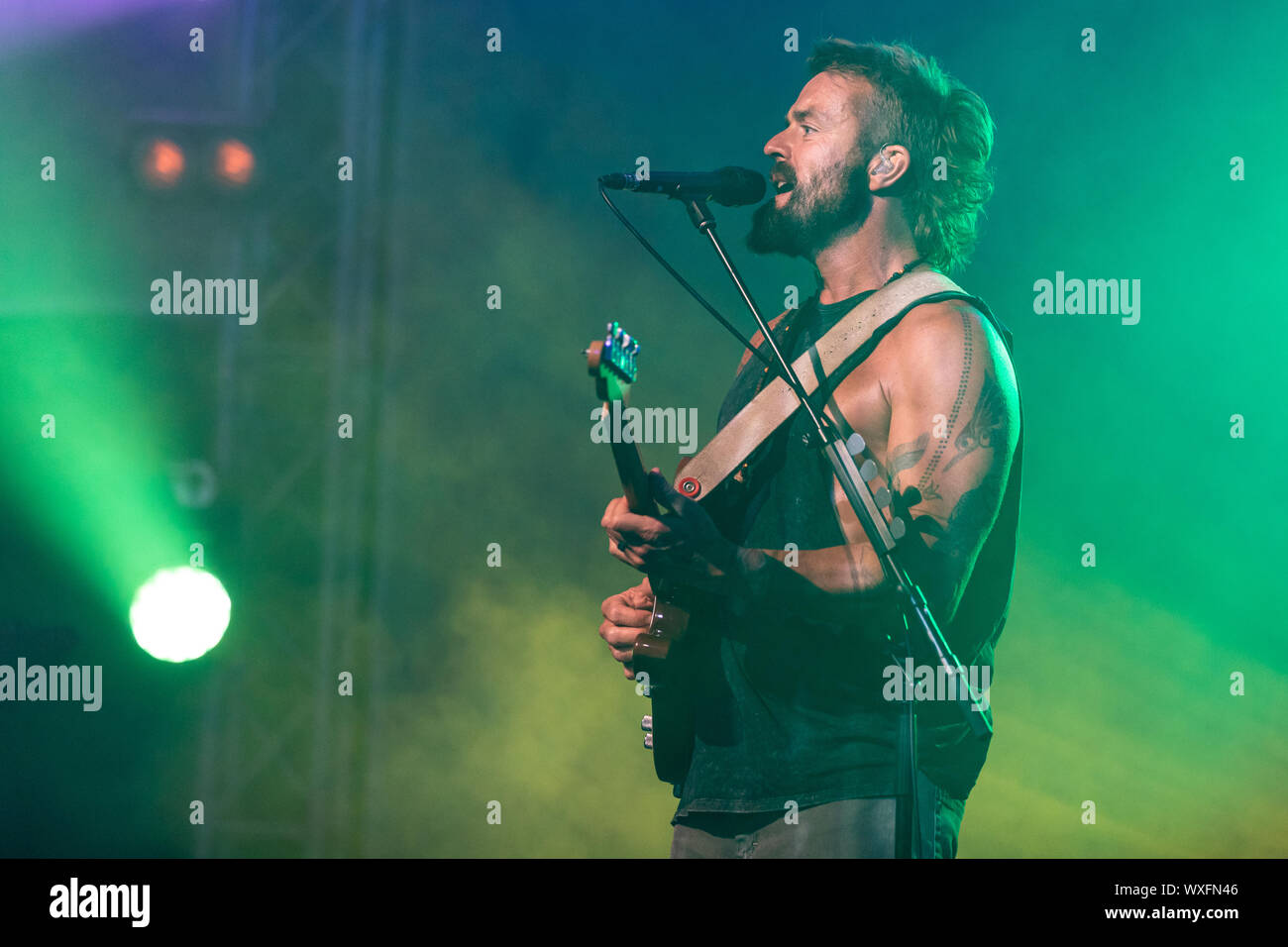 Xavier rudd music hi-res stock photography and images - Alamy