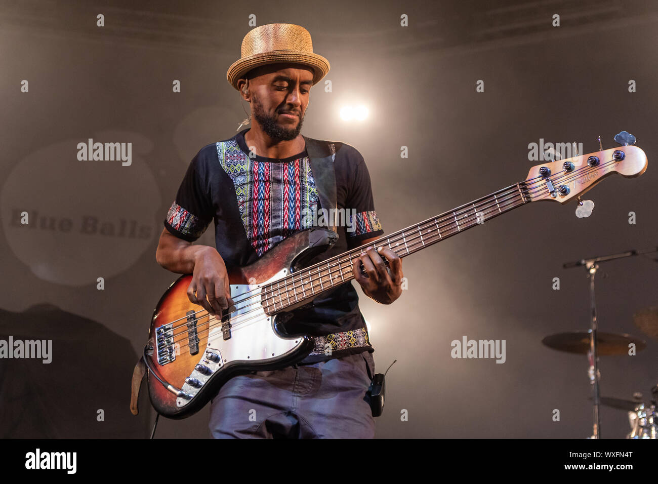 Xavier rudd show hi-res stock photography and images - Alamy