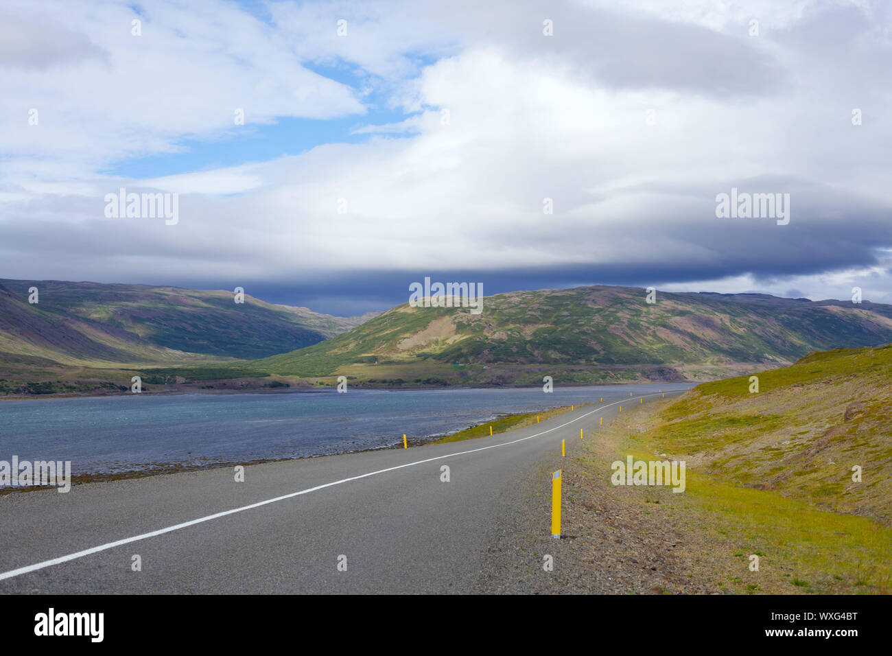 Rectilinear clouds hi-res stock photography and images - Alamy