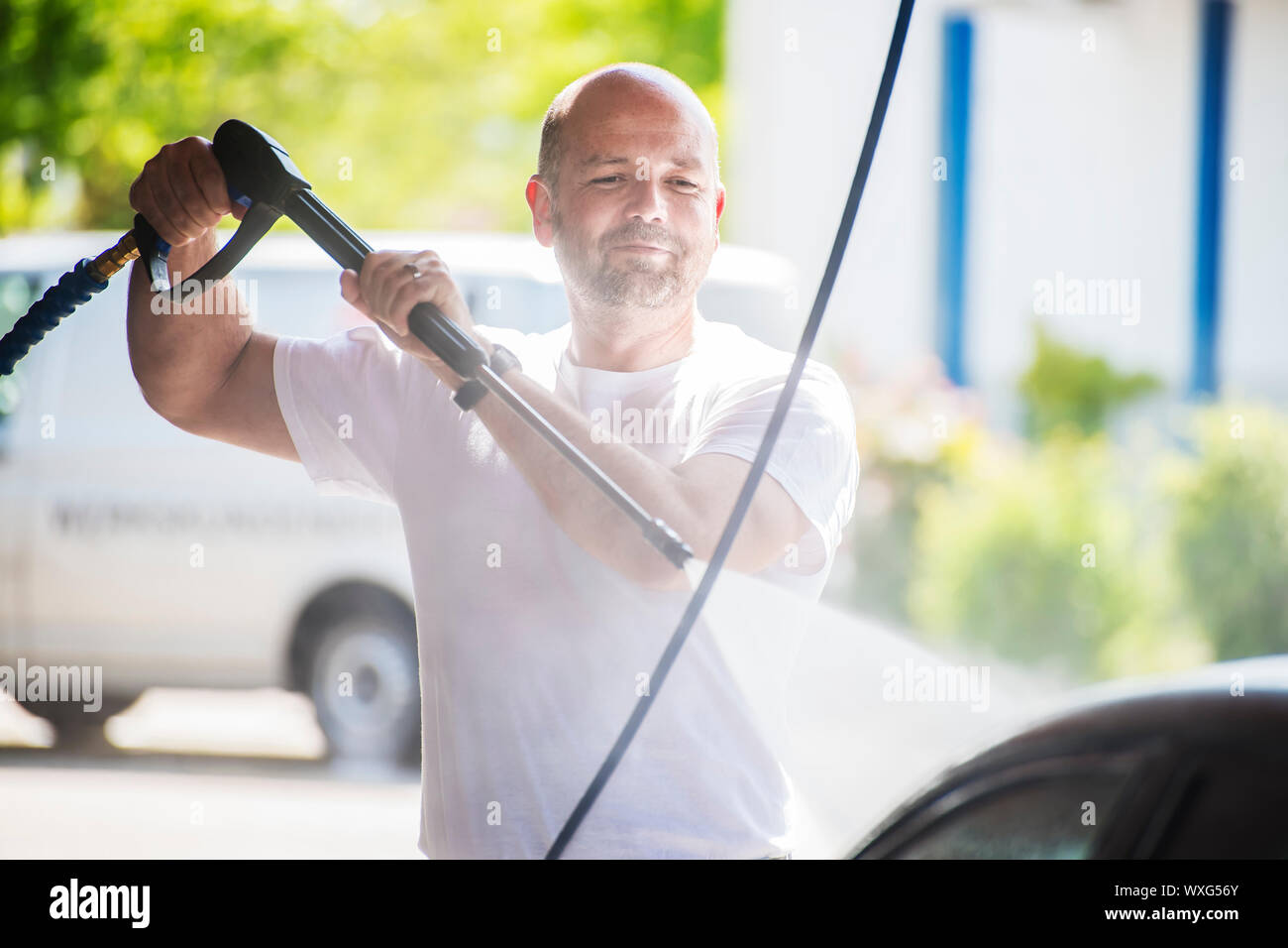 Car wash on a sunny day hi-res stock photography and images - Alamy