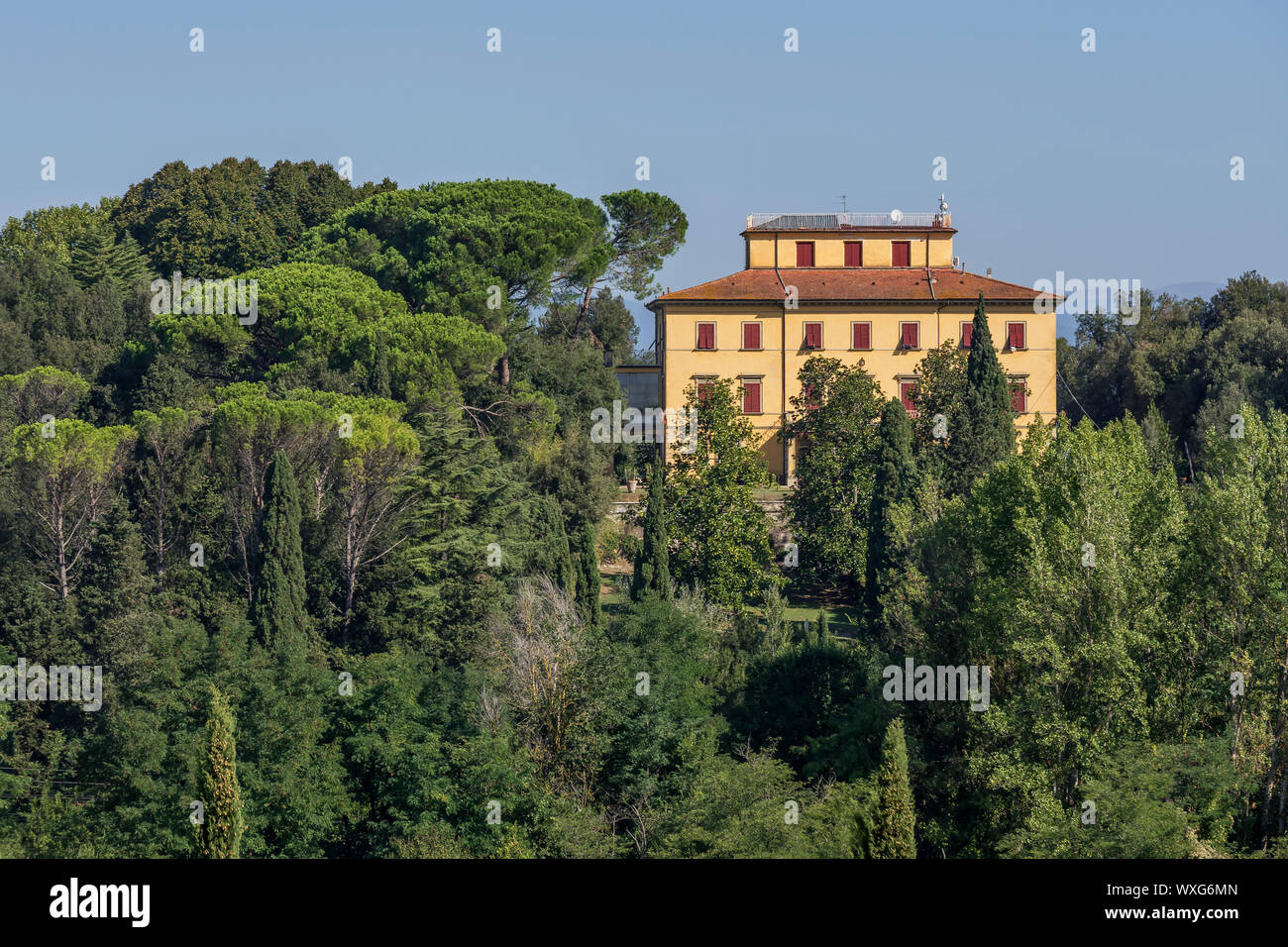Beautiful Tuscan manor house surrounded by a park in the famous Chianti ...