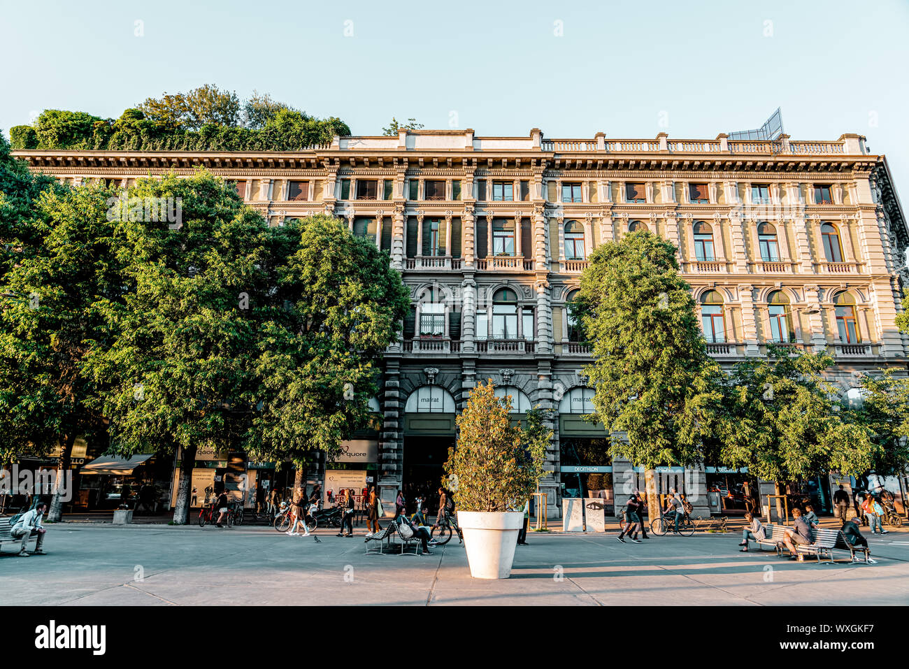 Downtown milano hi-res stock photography and images - Alamy