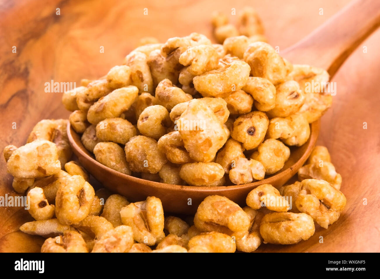 Popped wheat grains Stock Photo - Alamy