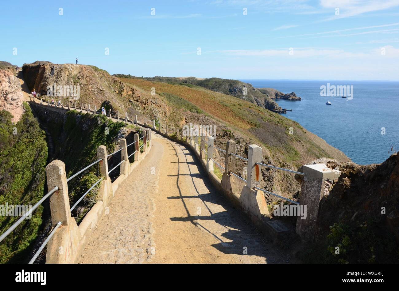 La Coupée, the causeway bridging the island of Great Sark to Little ...