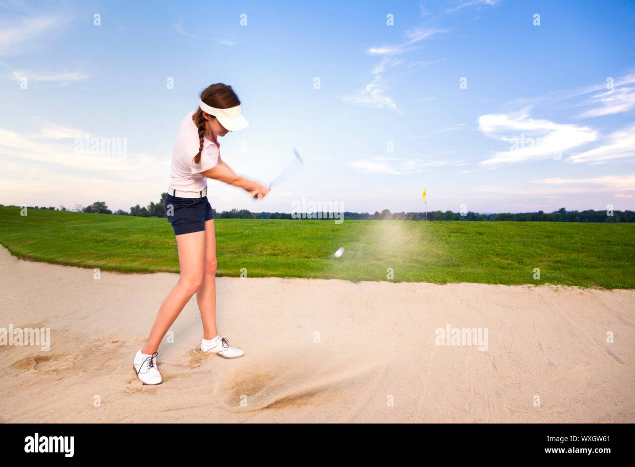 Golf club chipping green hi-res stock photography and images - Alamy