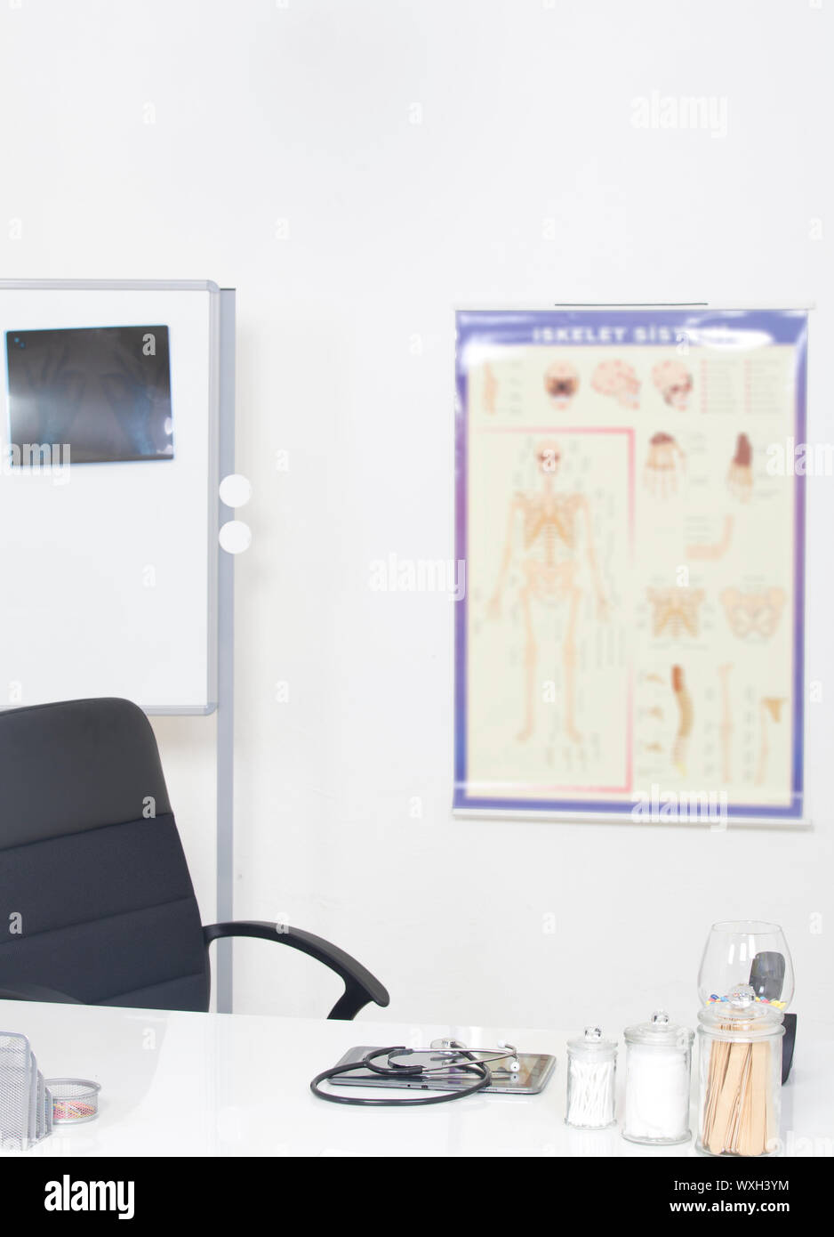 Doctors office desk medical supplies hi-res stock photography and ...