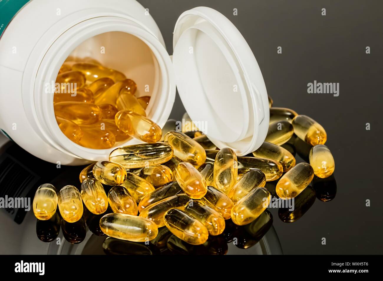 Medicine clinic doctor capsule Stock Photo - Alamy