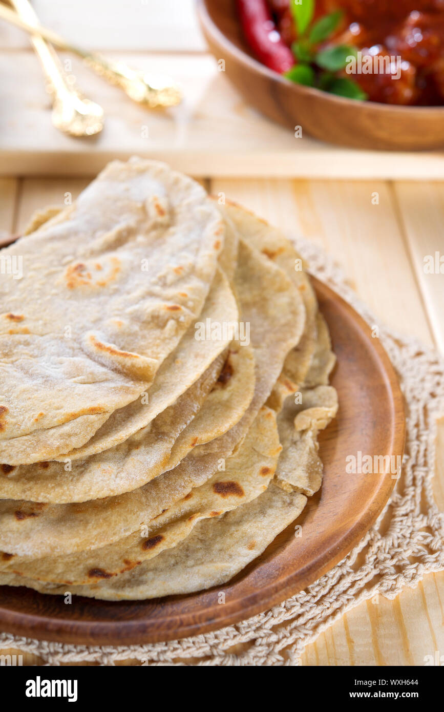 Chapati or chapatti, Indian chicken curry, popular Indian food Stock ...