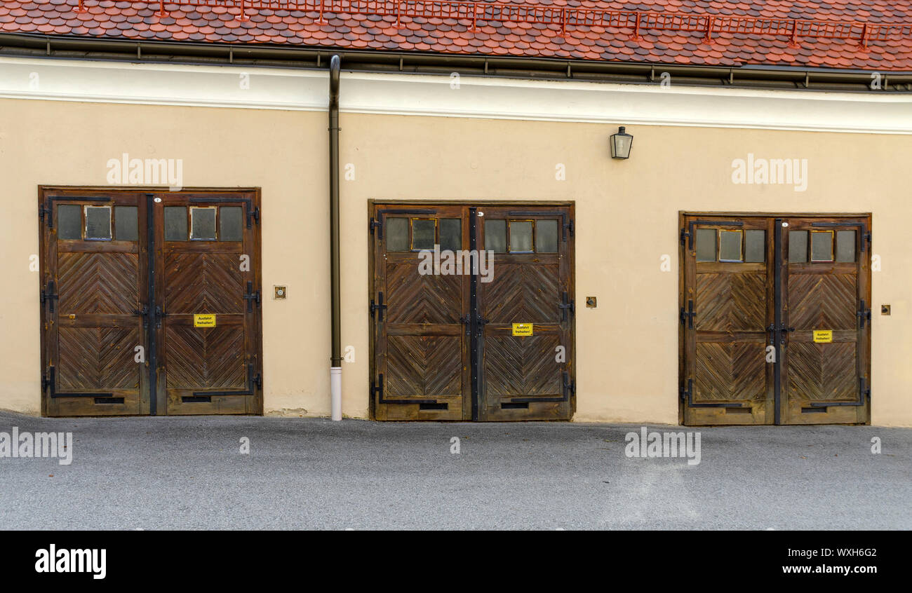 Multiple door facility hi-res stock photography and images - Alamy