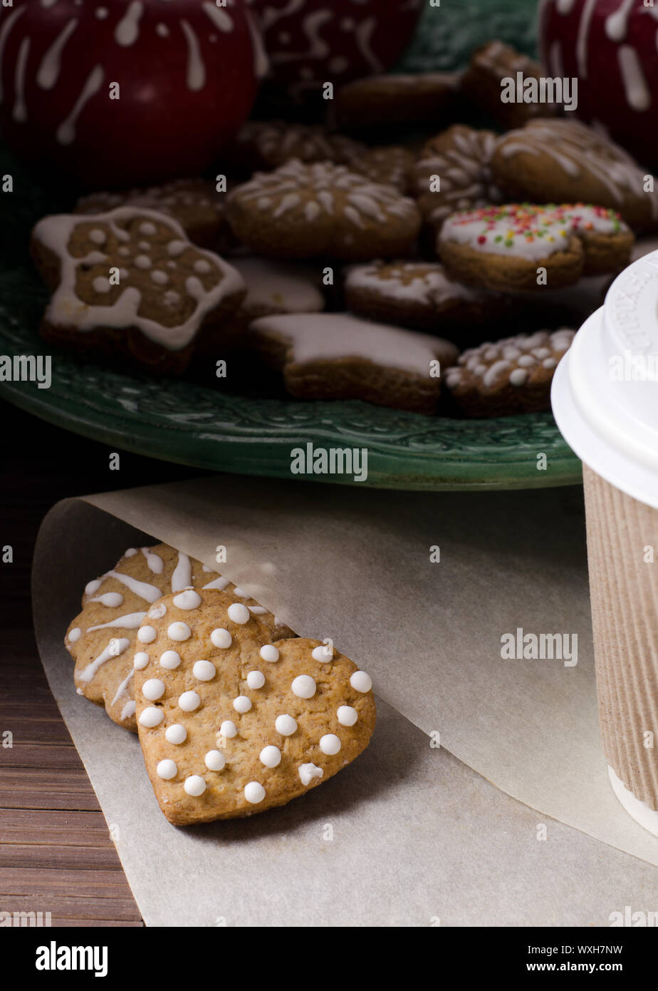 Gingerbread cookies and take away coffee Stock Photo - Alamy