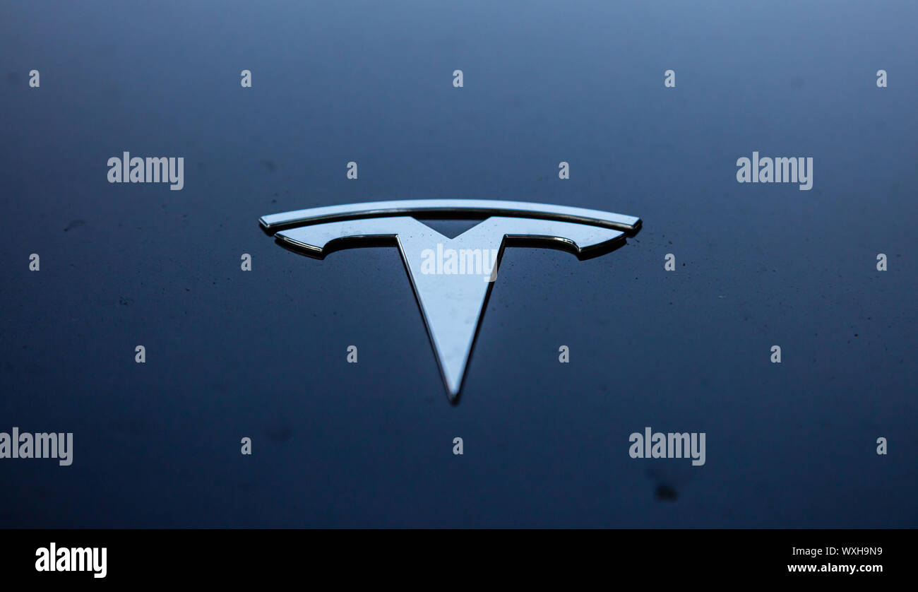 Tesla symbol hi-res stock photography and images - Alamy