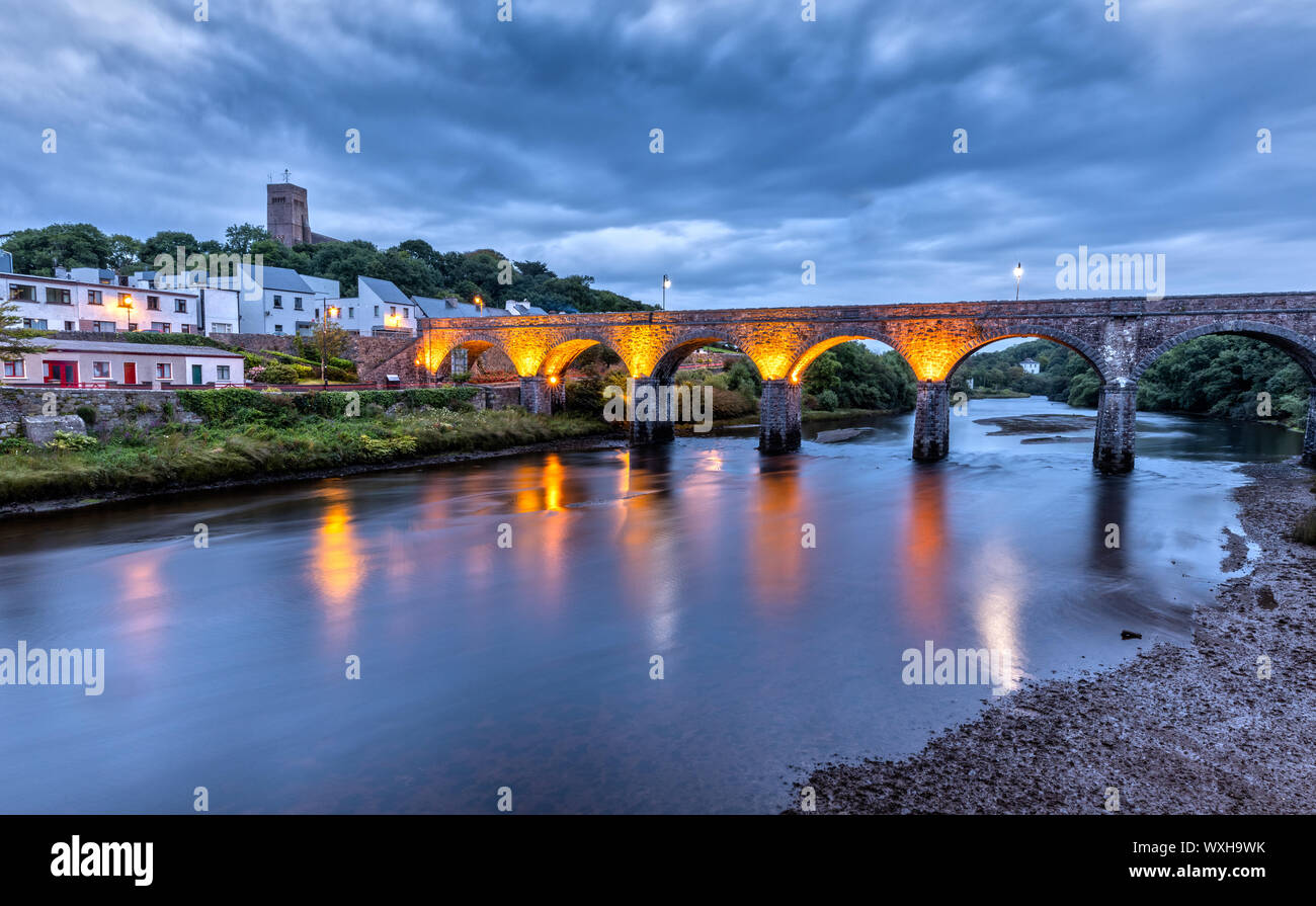 Old stone bridge ireland hi-res stock photography and images - Alamy
