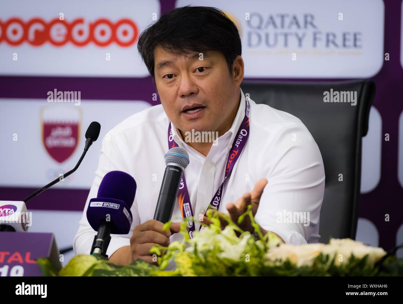 Tony Cho talks to coaches at the 2019 Qatar Total Open WTA Premier ...