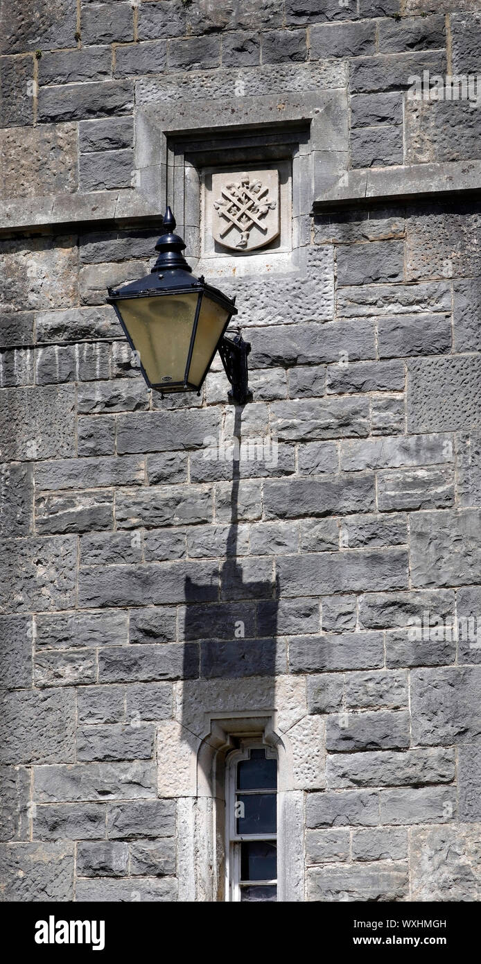 Castle wall in Arundel, West Sussex Stock Photo - Alamy