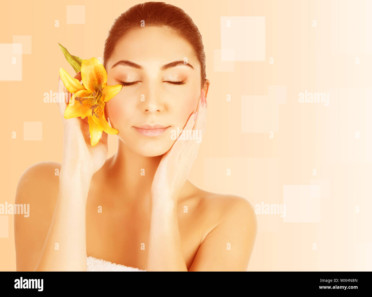 Arab lady spa hi-res stock photography and images - Alamy