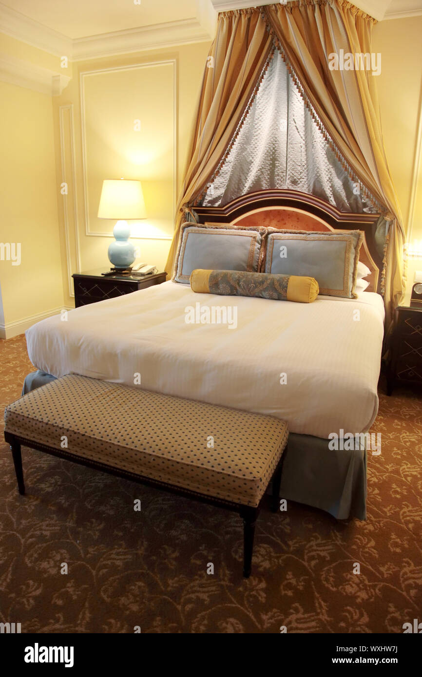 Advanced booking hi-res stock photography and images - Alamy