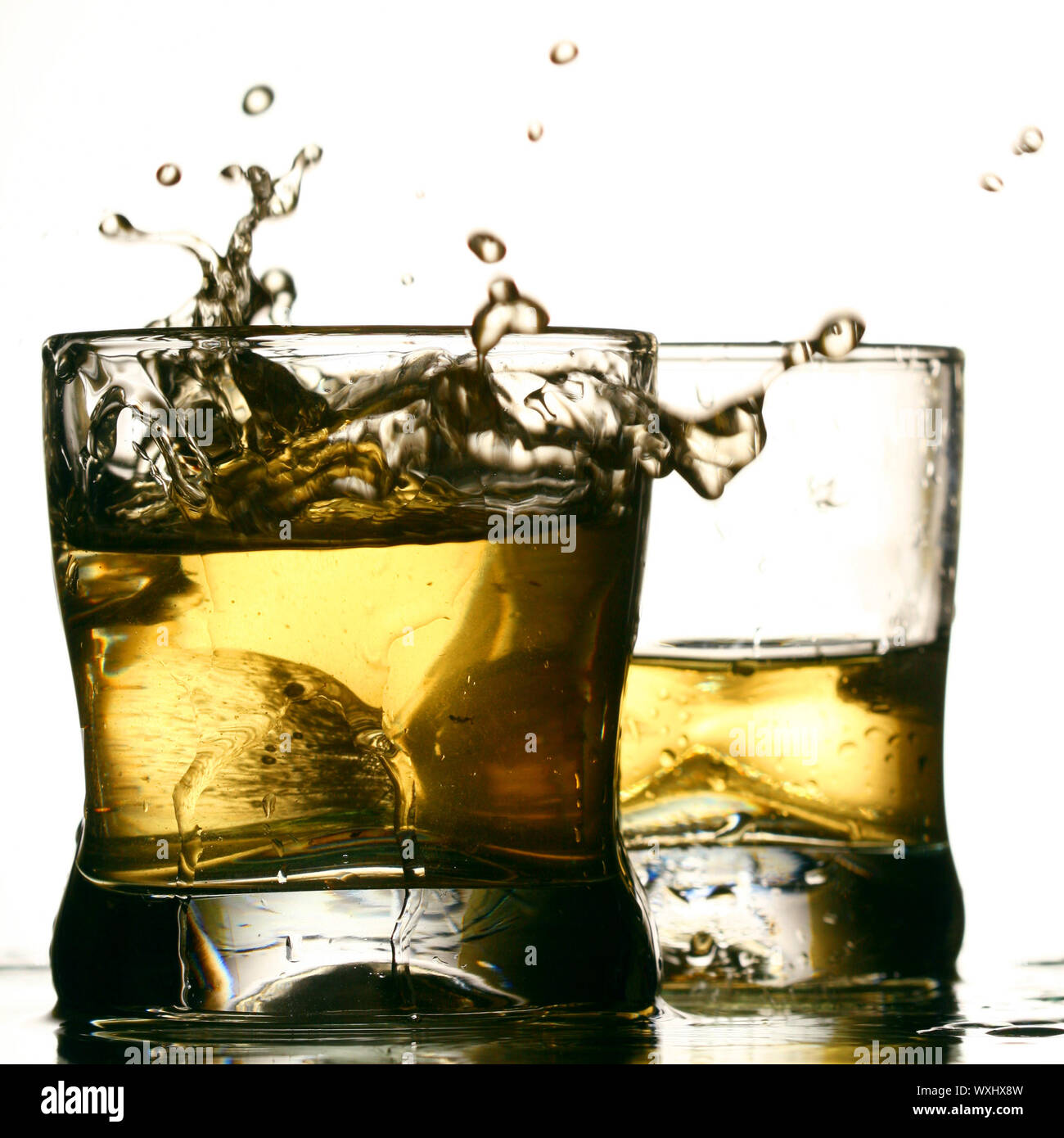 whiskey splash close up in dark Stock Photo - Alamy