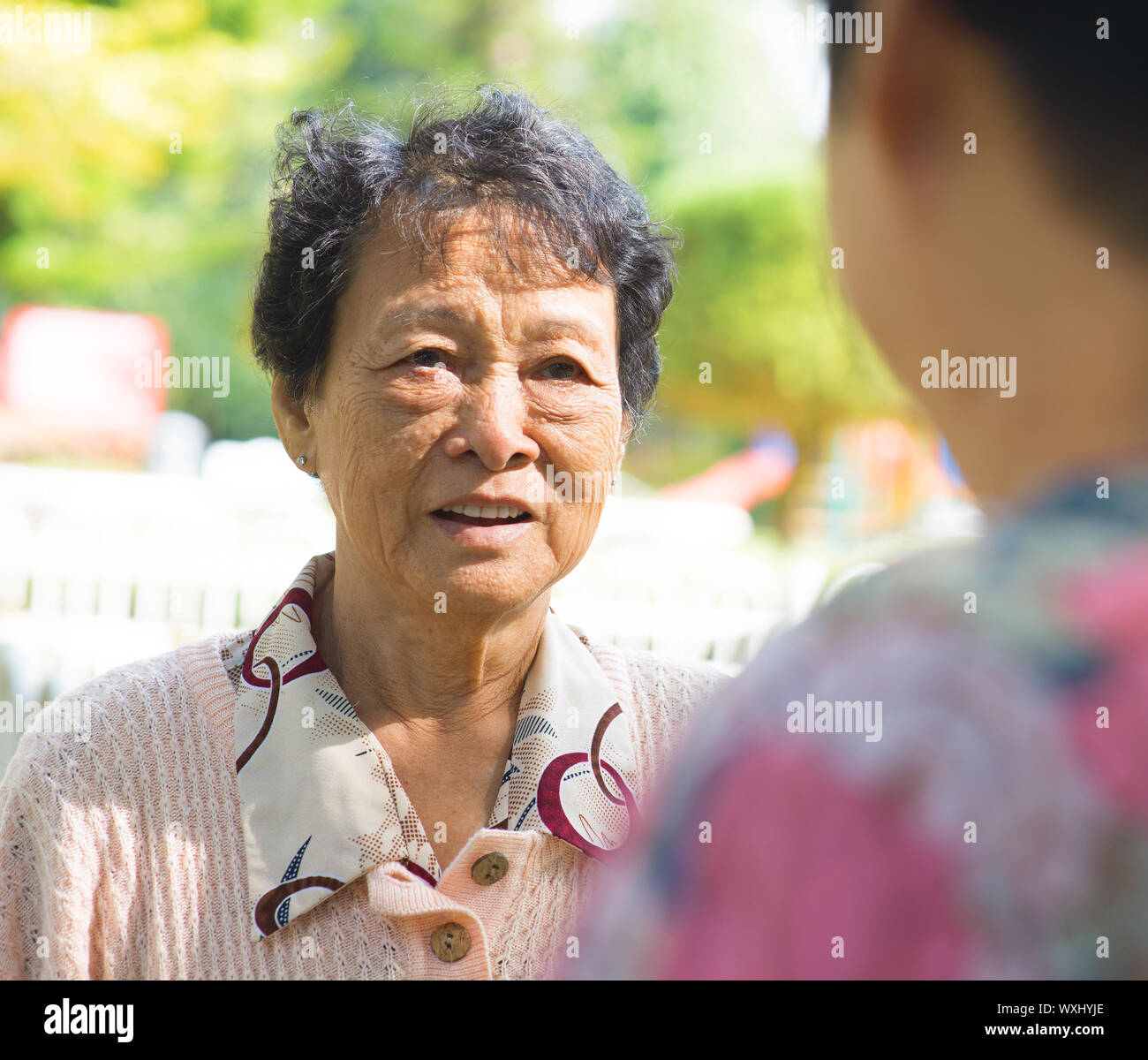 Candid family 80s hi-res stock photography and images - Alamy