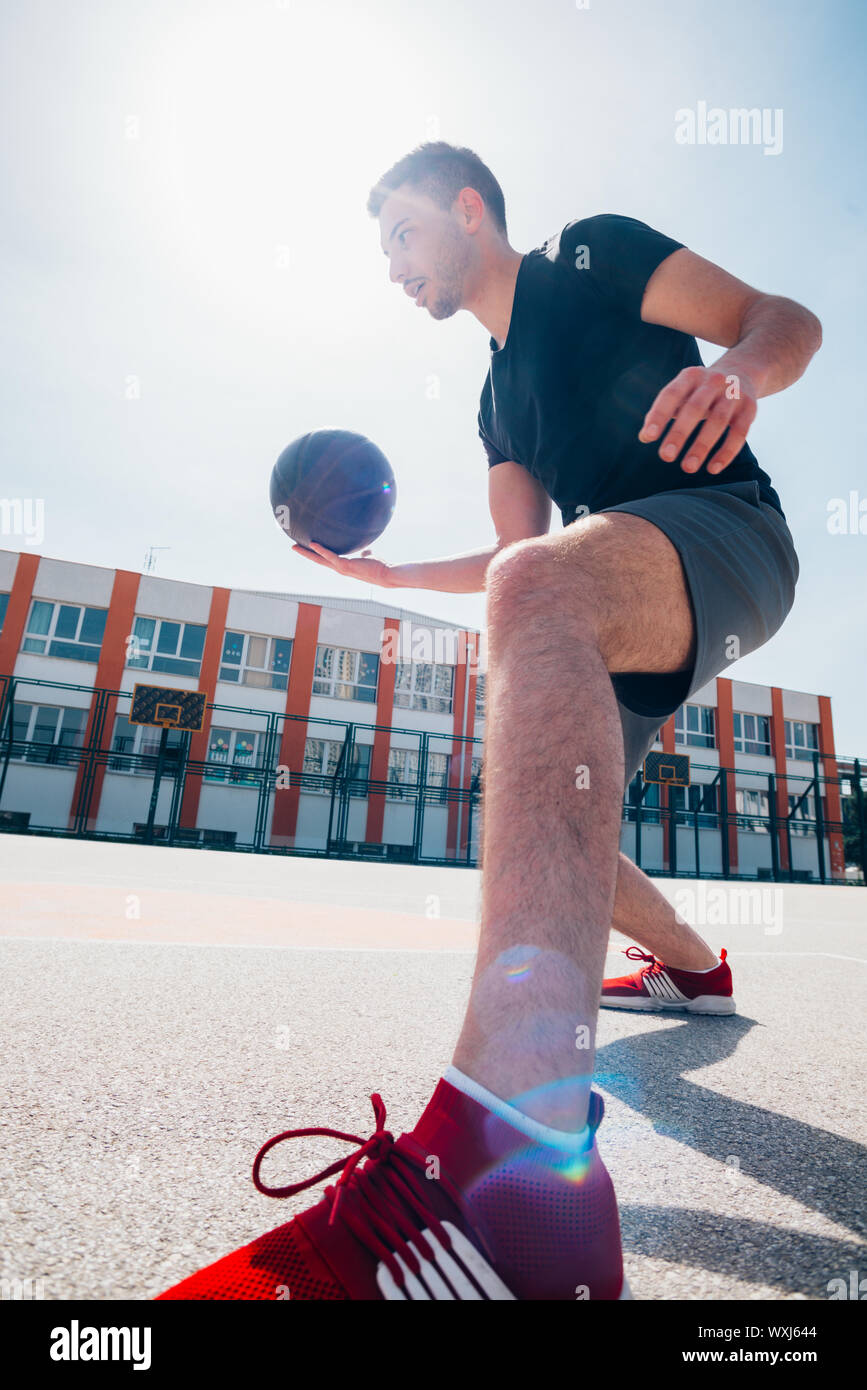 Basketball court in hood hi-res stock photography and images - Alamy