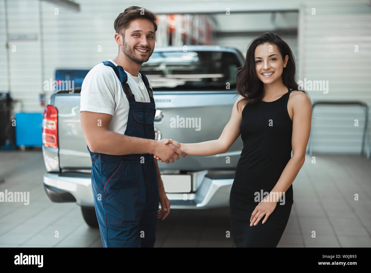 Woman shaking hands mechanic hi-res stock photography and images - Alamy