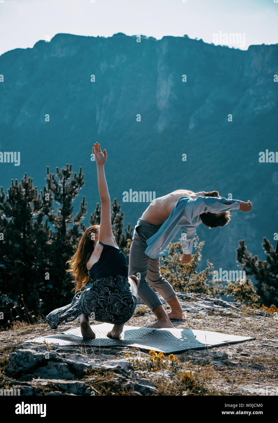 Sensual couple performing an artistical and emotional contemporary ...