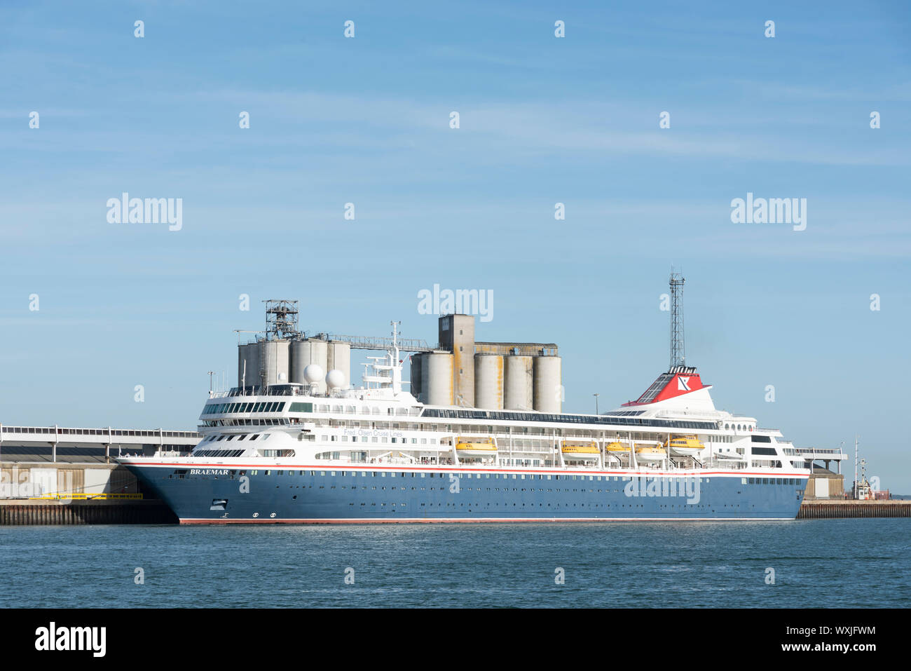 Fred Olsen Lines Cruise Ship Braemar Stock Photo - Alamy