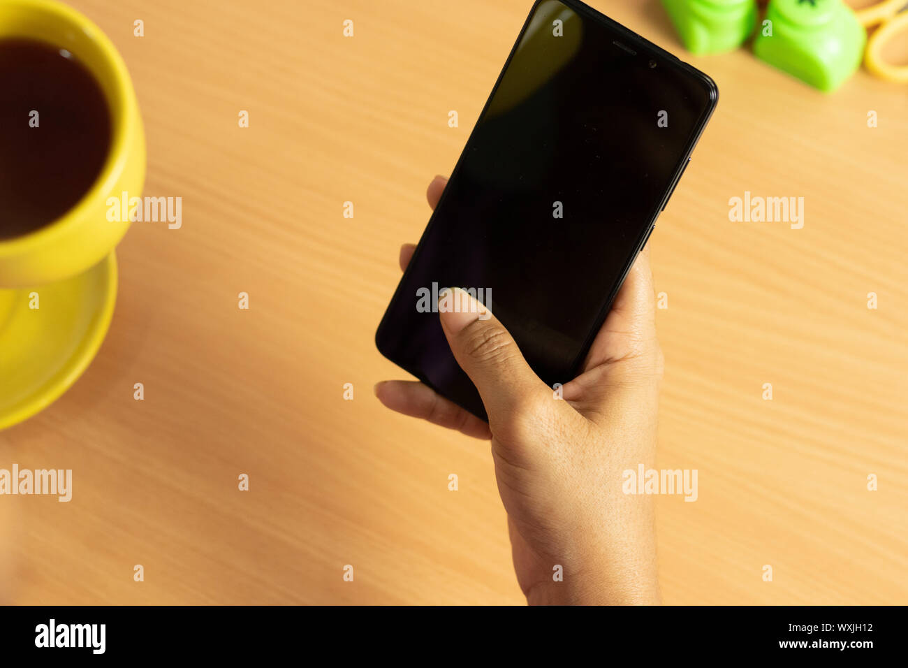 office lady hold hand phone Stock Photo - Alamy