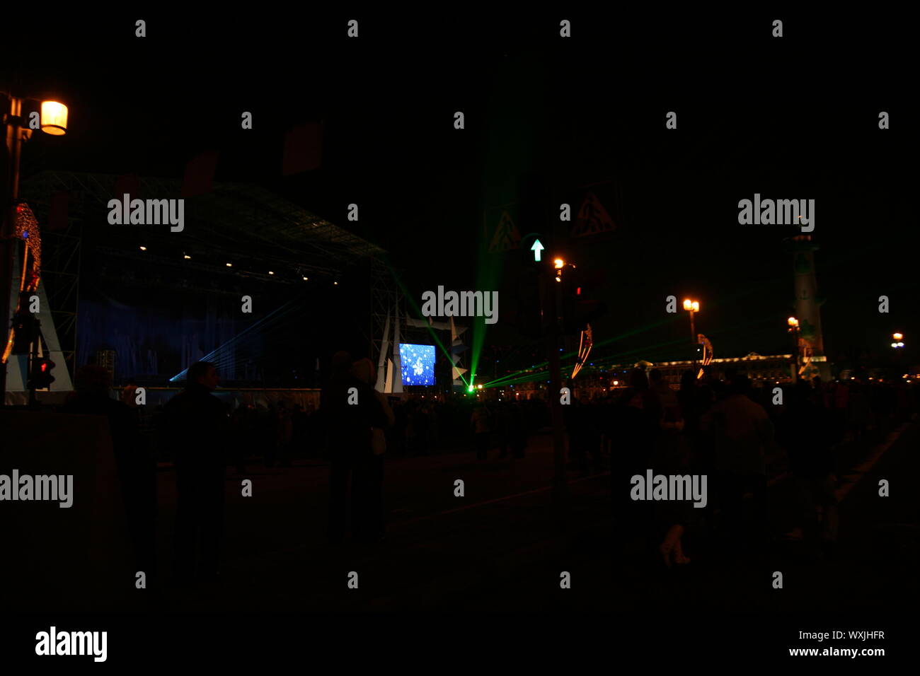 Laser light show people hi-res stock photography and images - Alamy