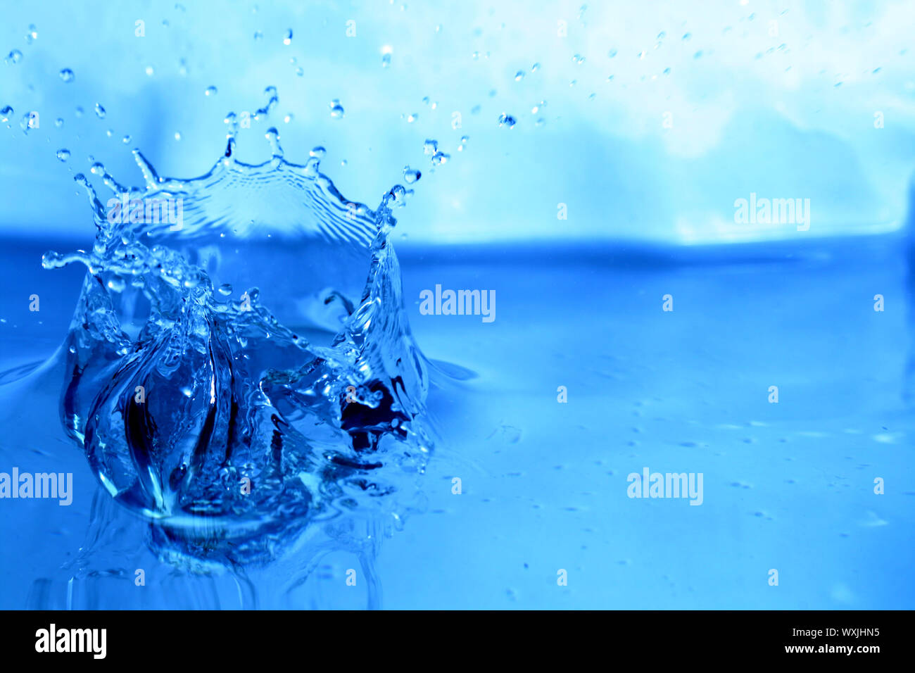 water splash macro close up Stock Photo - Alamy