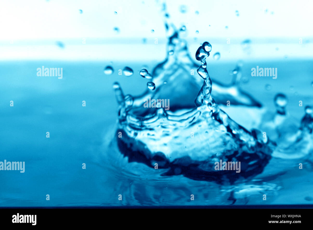 blue water splash macro close up Stock Photo - Alamy