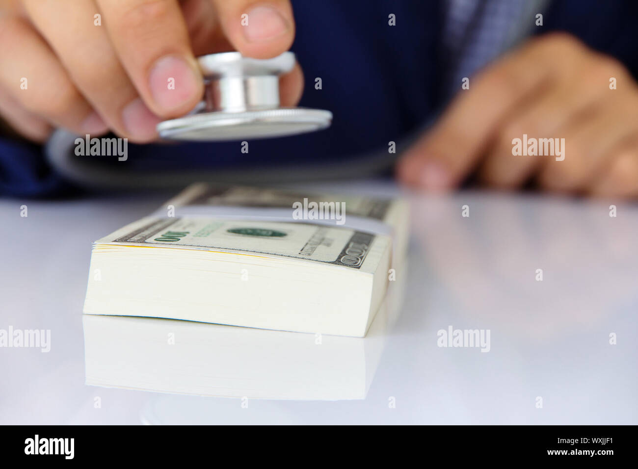 Money object hi-res stock photography and images - Alamy