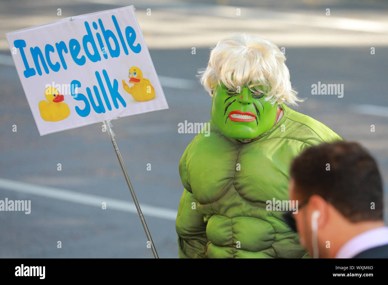 Hulk costume hi-res stock photography and images - Alamy