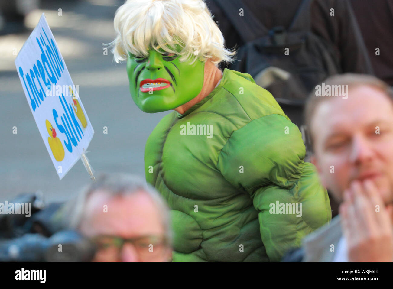 The incredible hulk costume hi-res stock photography and images - Alamy