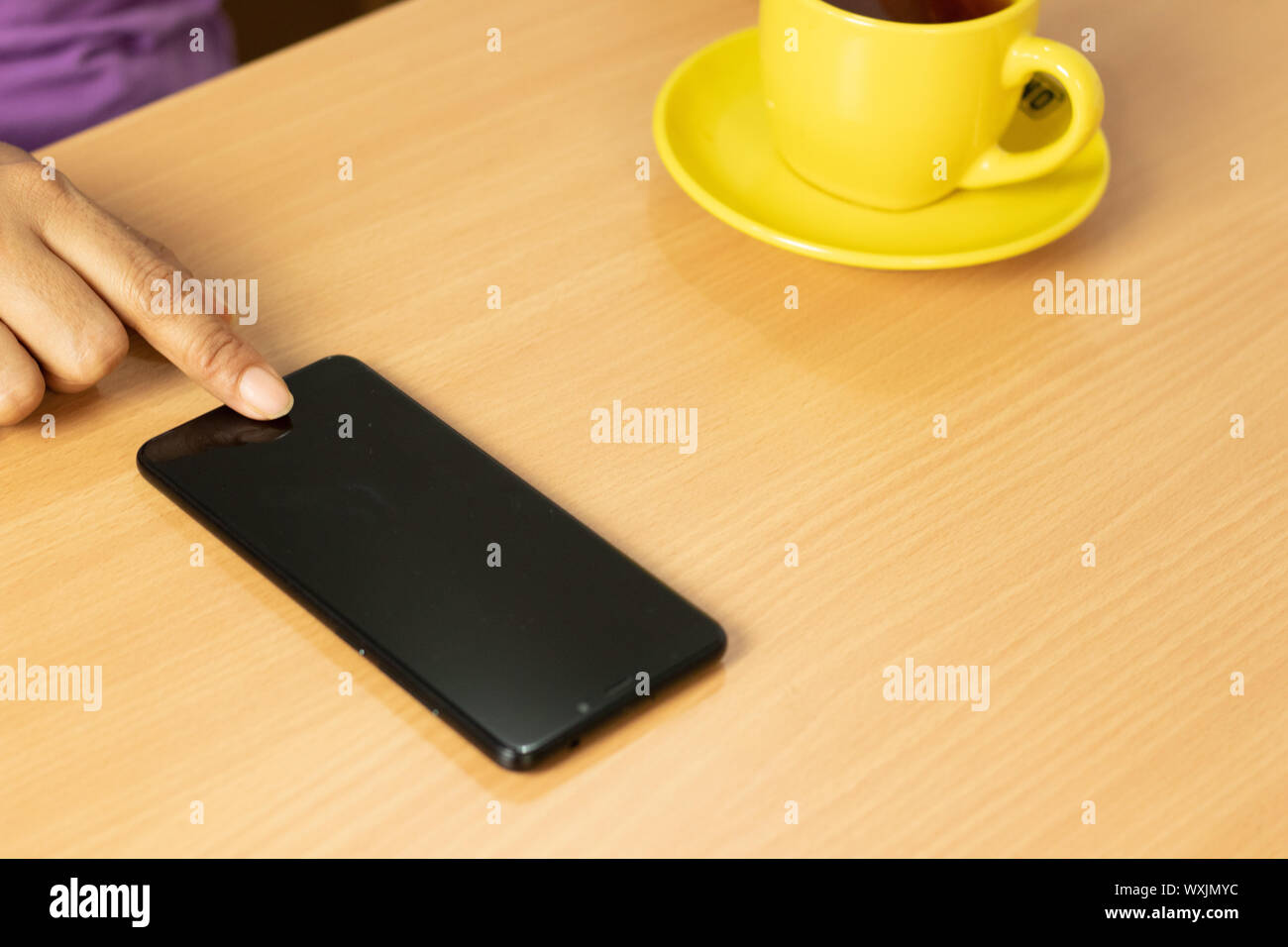 office lady hold hand phone Stock Photo - Alamy