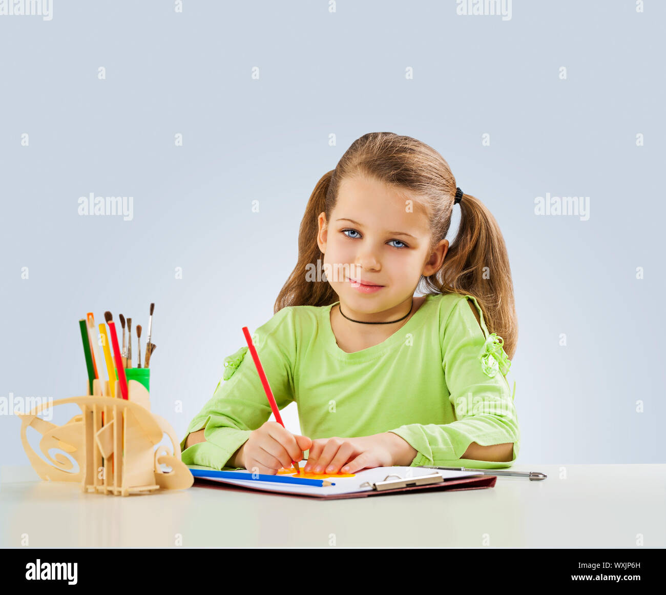 Shoolgirl hi-res stock photography and images - Alamy