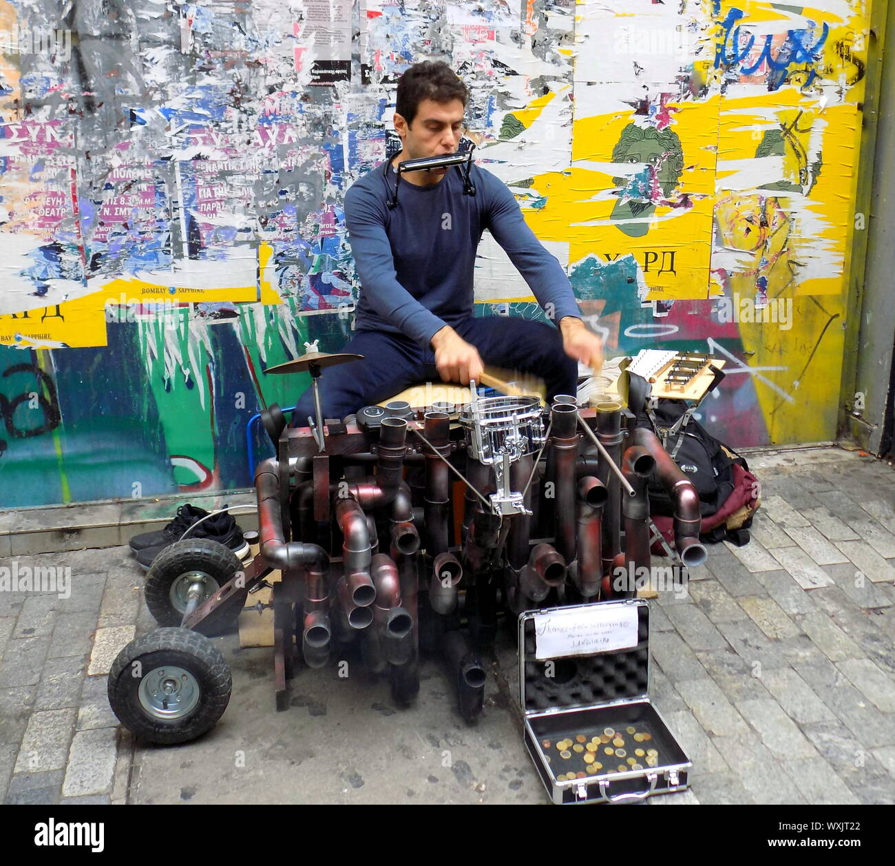 Song and singer hi-res stock photography and images - Alamy