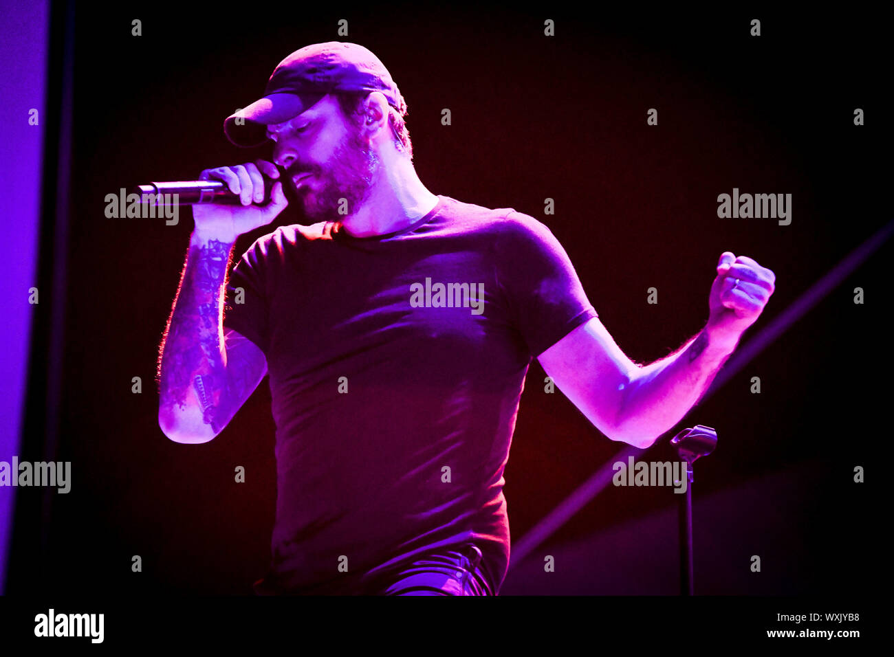 Benjamin burnley vocals hi-res stock photography and images - Alamy