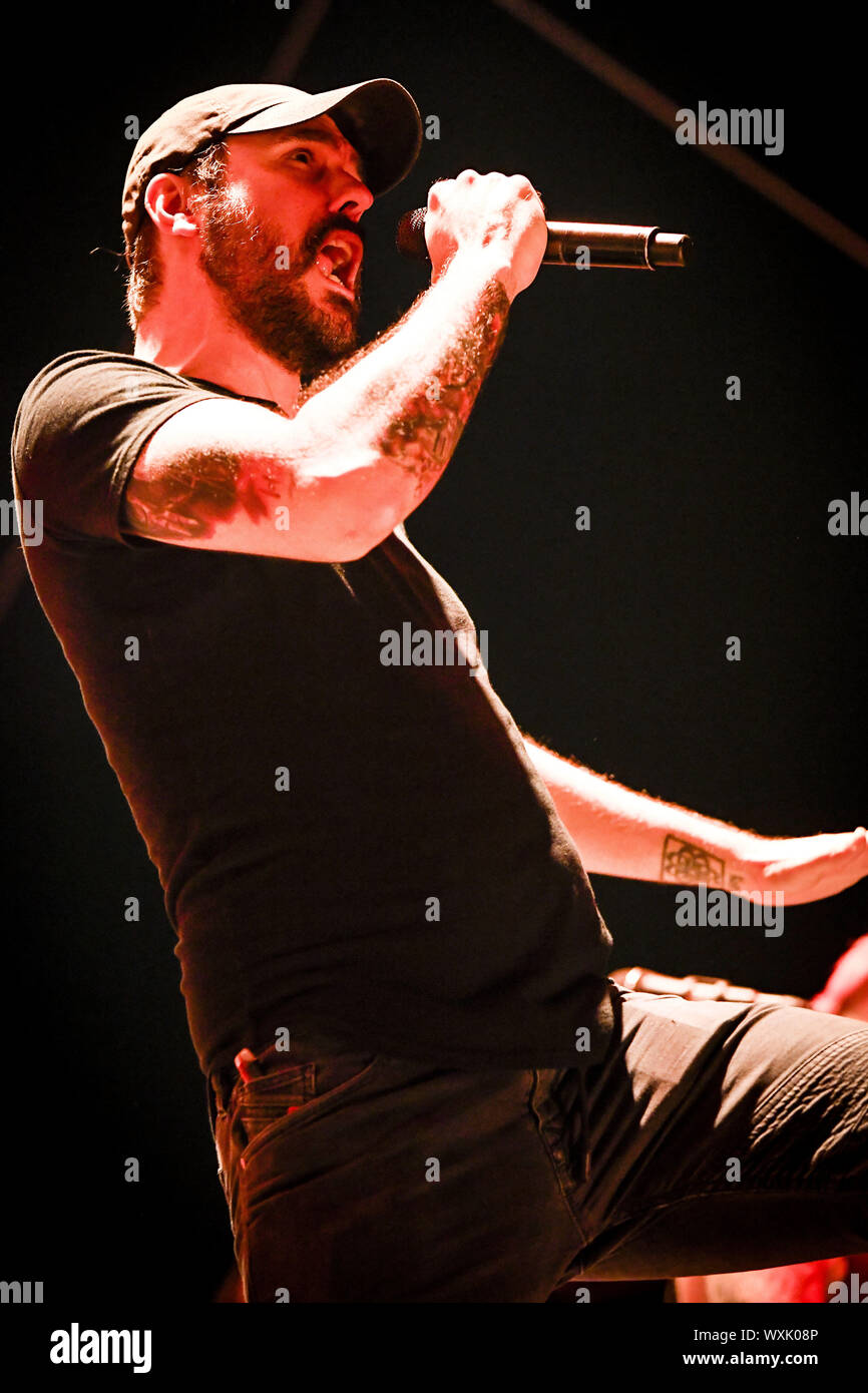 Singer benjamin burnley breaking benjamin hi-res stock photography and ...