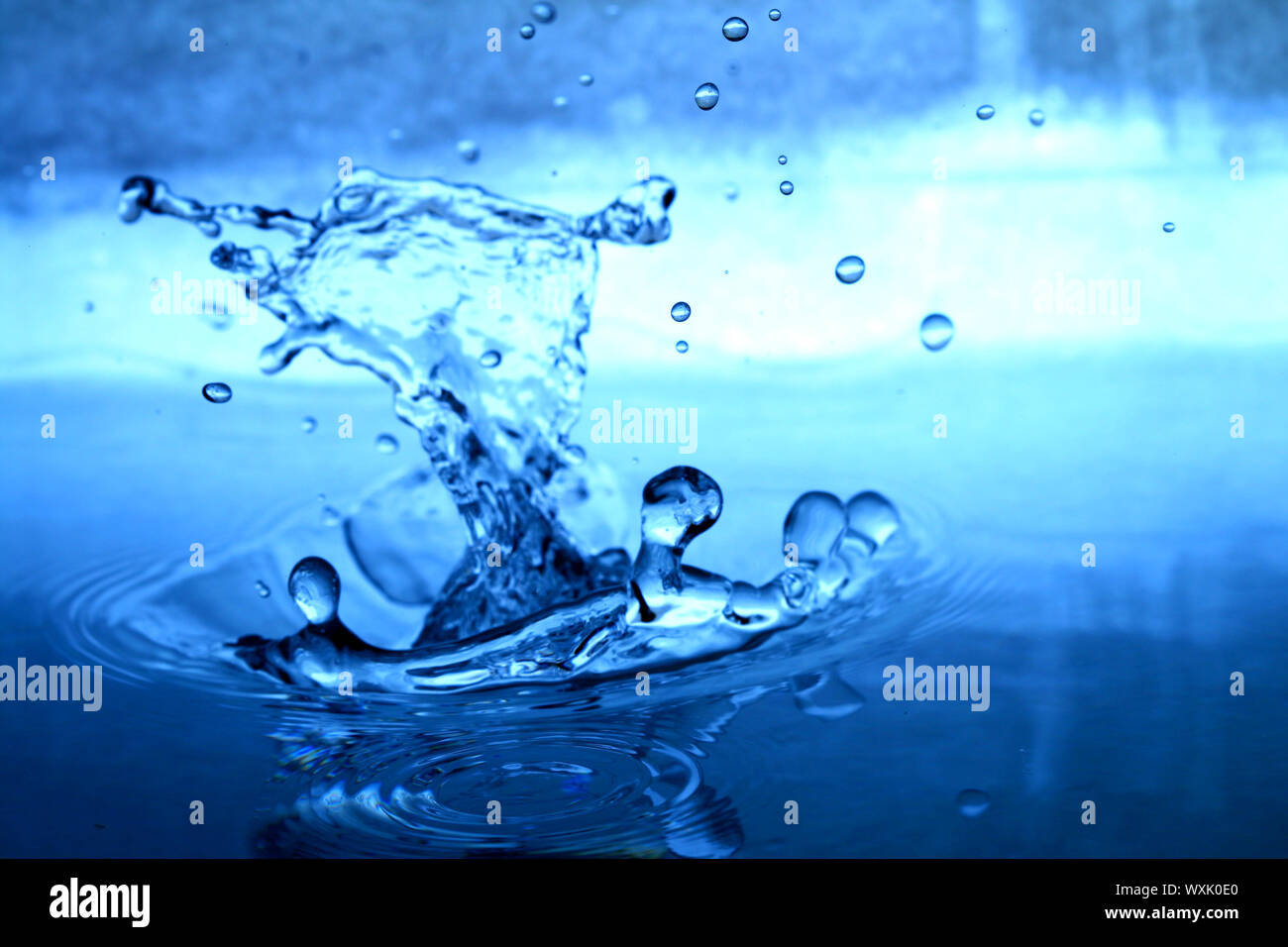blue water splash macro close up Stock Photo - Alamy