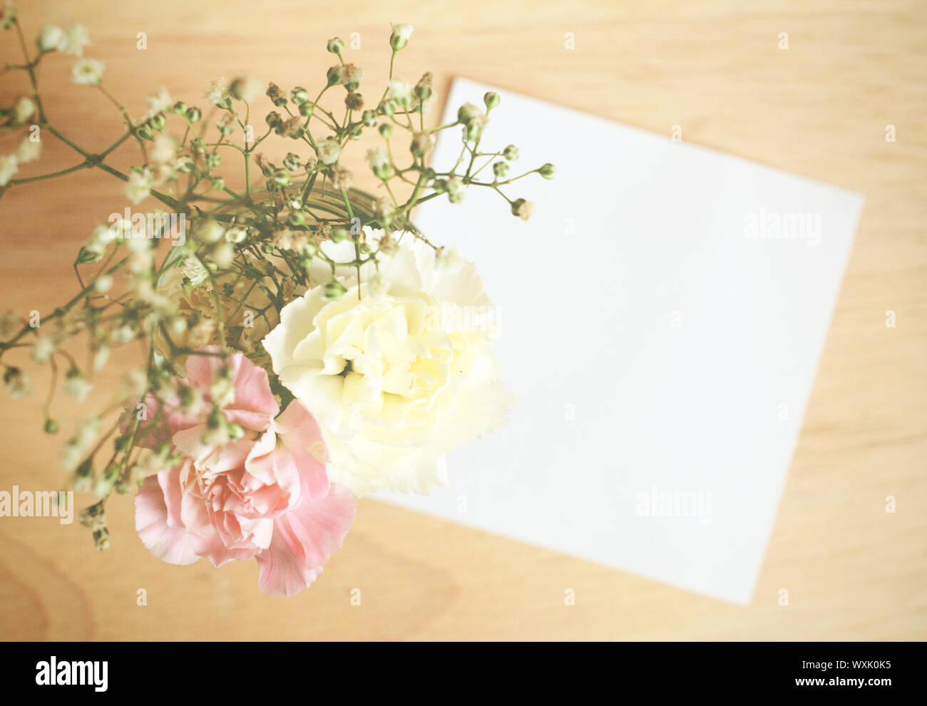 Flower with blank note paper, retro filter effect Stock Photo - Alamy
