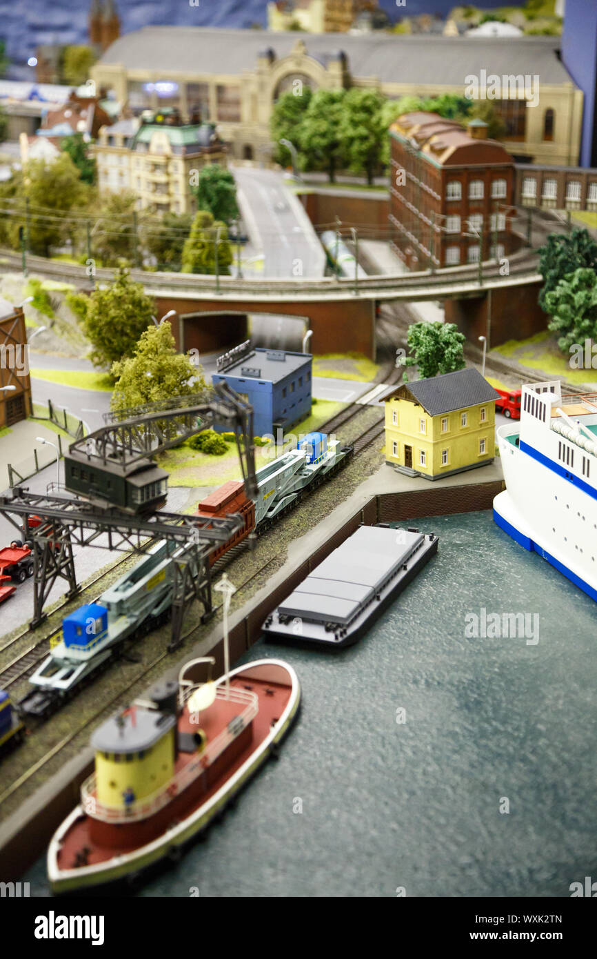 Largest ship model hi-res stock photography and images - Alamy