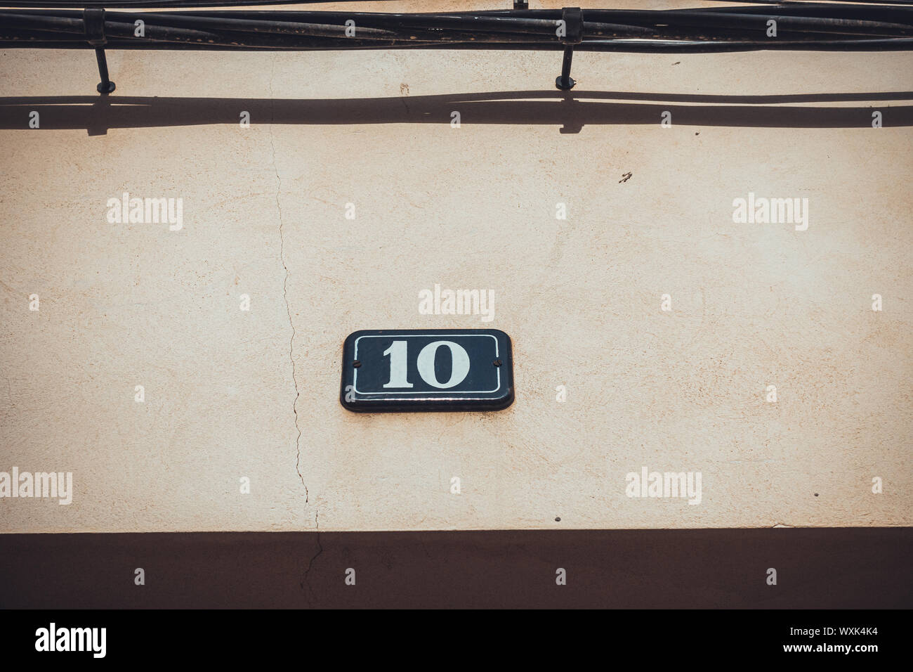 Number 10 sign hi-res stock photography and images - Alamy