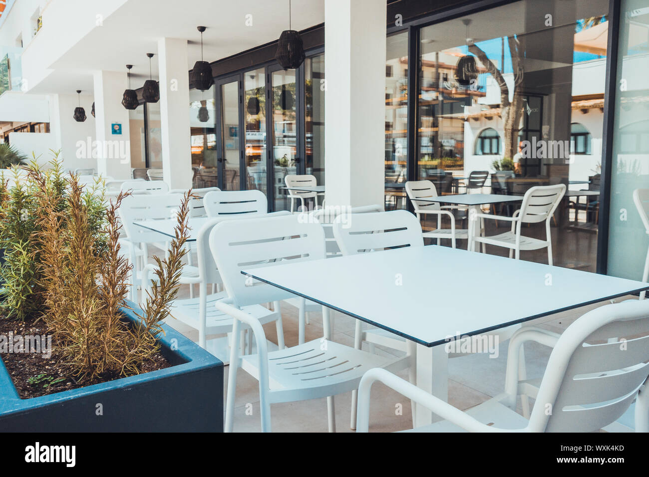 some white tables in a restaurant Stock Photo - Alamy