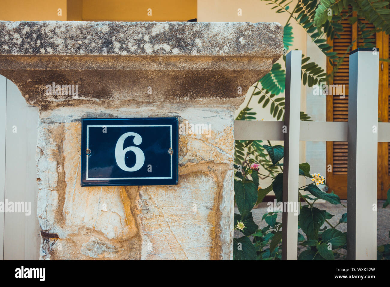 6 door hi-res stock photography and images - Alamy