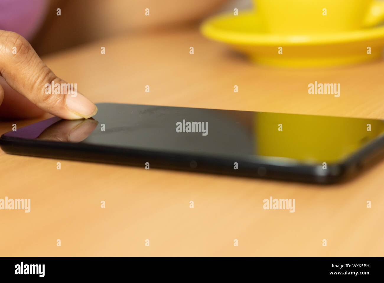 office lady hold hand phone Stock Photo - Alamy