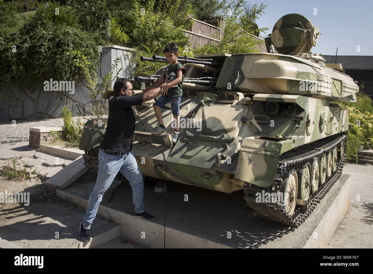 Iran iraq war tank hi-res stock photography and images - Alamy