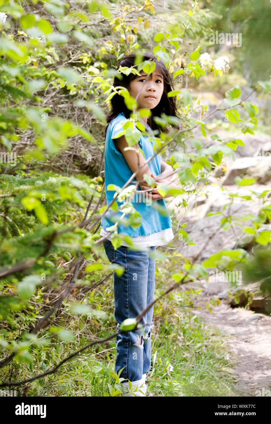 Scared girl woods hi-res stock photography and images - Alamy