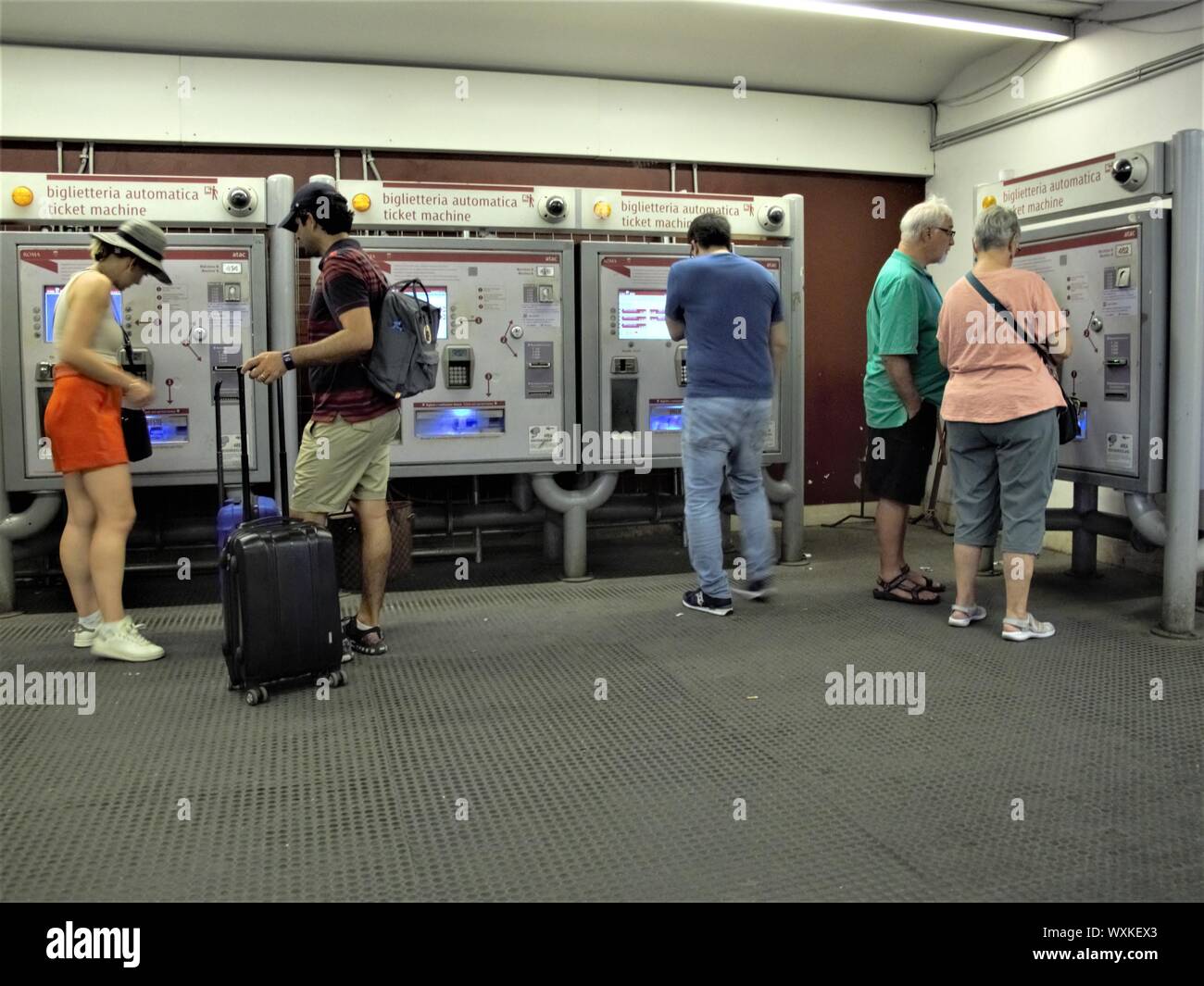 PEOPLE IN FRONT OF THE AUTOMATIC TICKET MACHINES FOR PUBLIC TRANSPORT ...