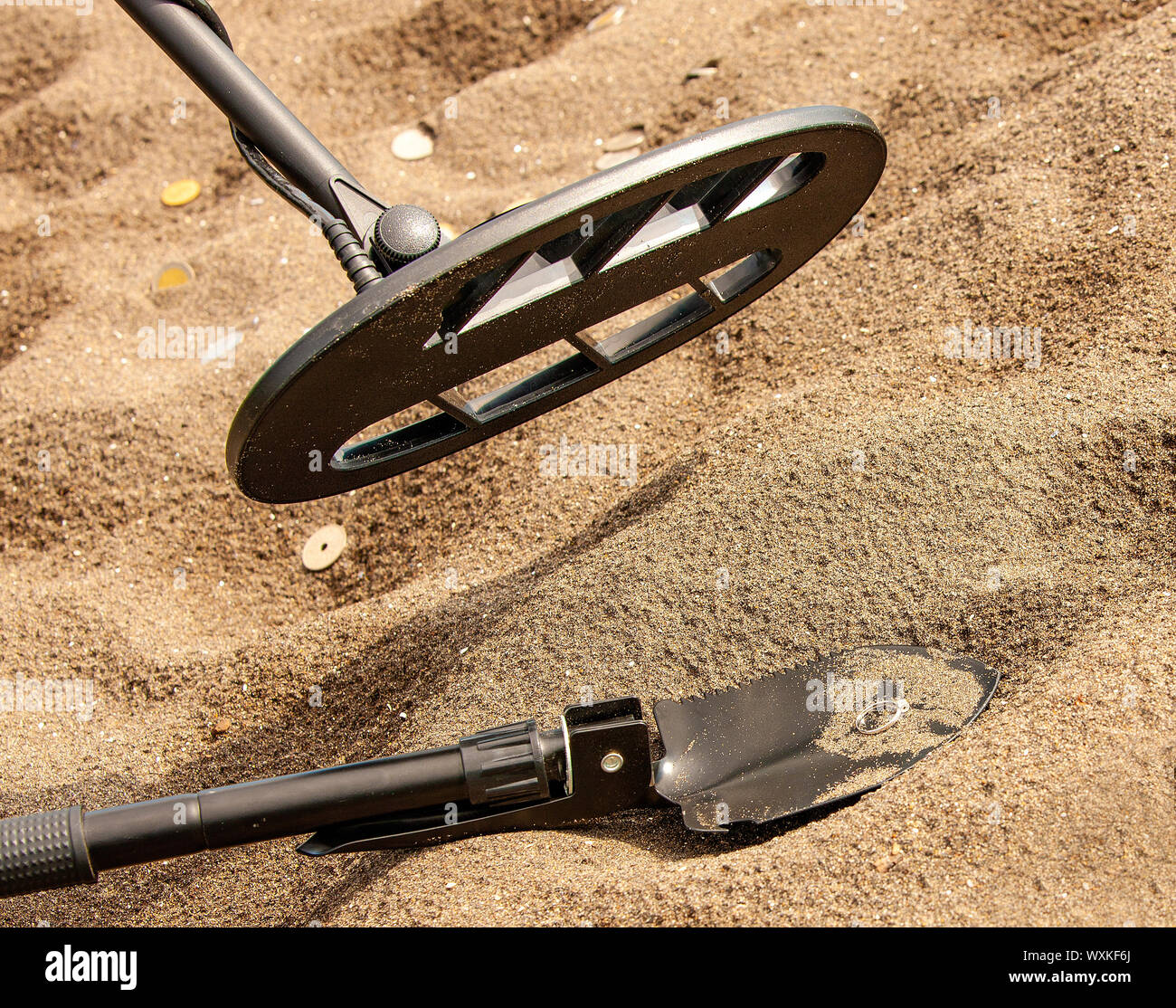 Metal detector ring spade hi-res stock photography and images - Alamy
